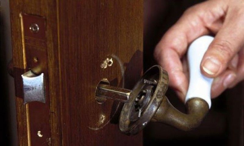 Reparamos los muelles de las manivelas — Ferreteriabolibar